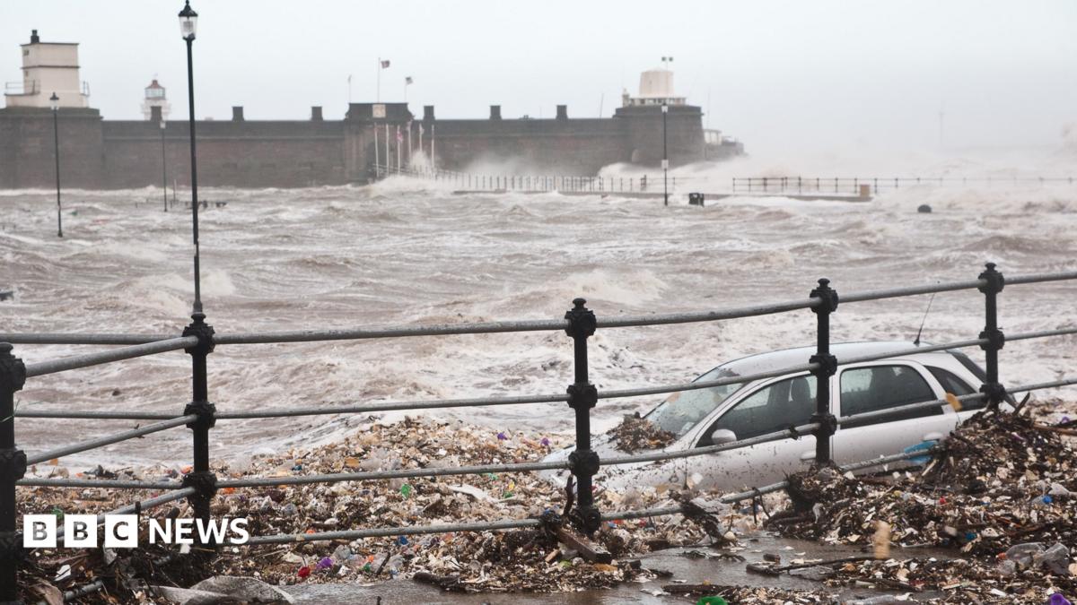 Flooding in New Brighton leaves cars and shops under water - BBC News