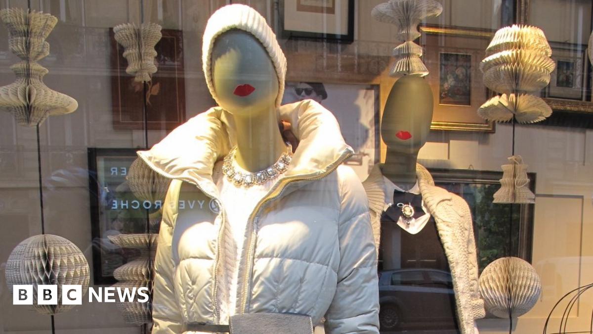 The perils of being fat, female and French - BBC News