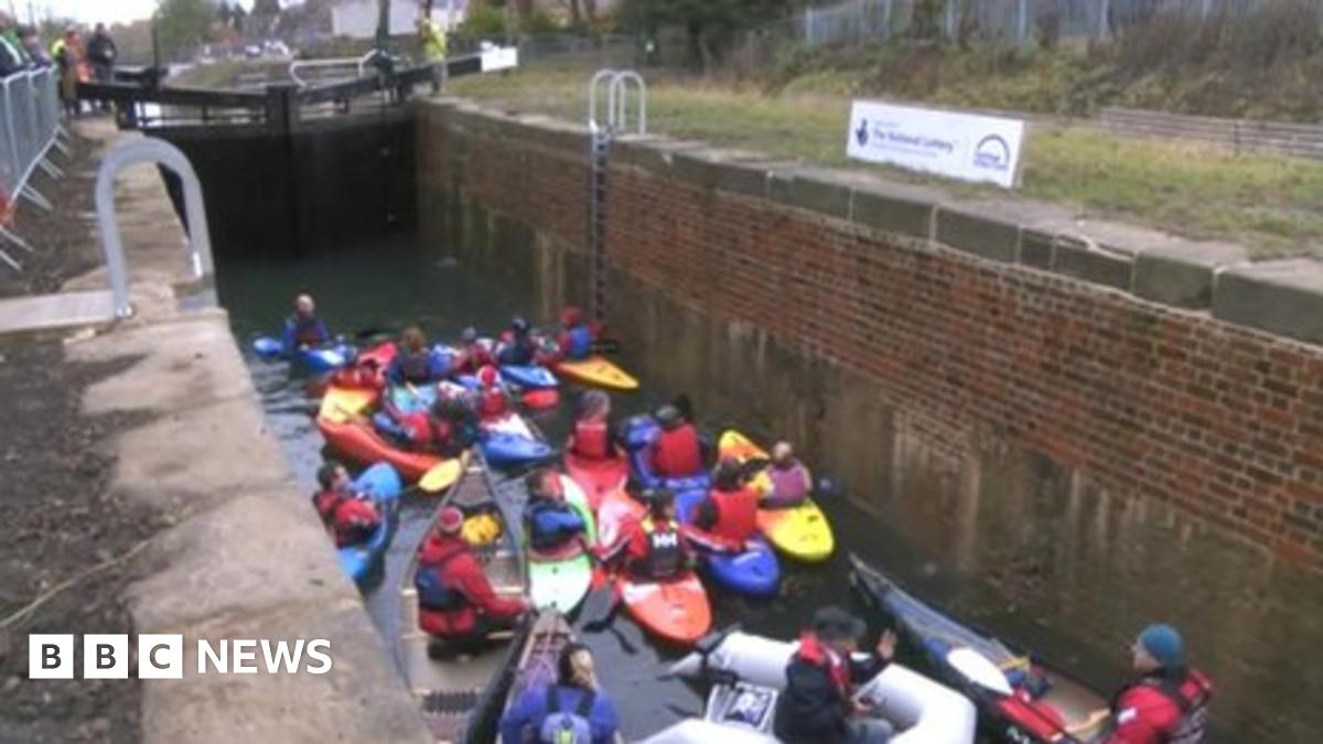 Stroud kayakers pass through restored Dudbridge lock - BBC News