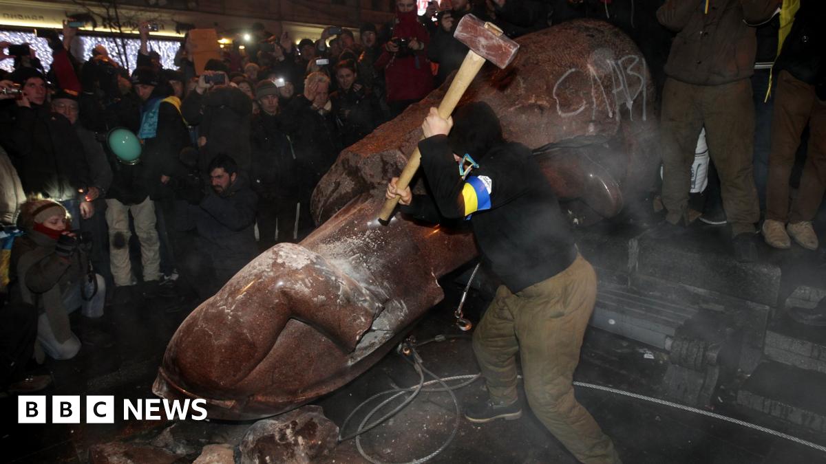 Ukraine's capital Kiev gripped by huge pro-EU demonstration - BBC News