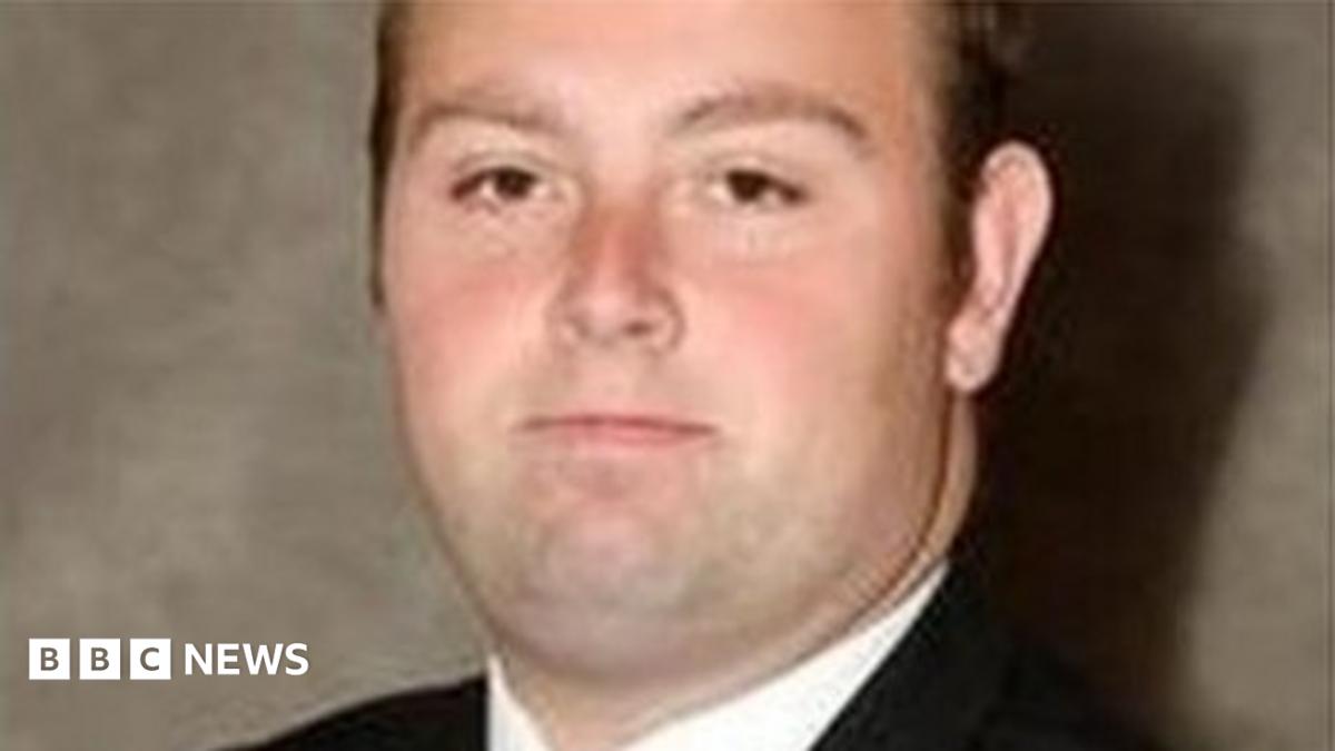David Mackintosh wins Northampton South candidate vote - BBC News