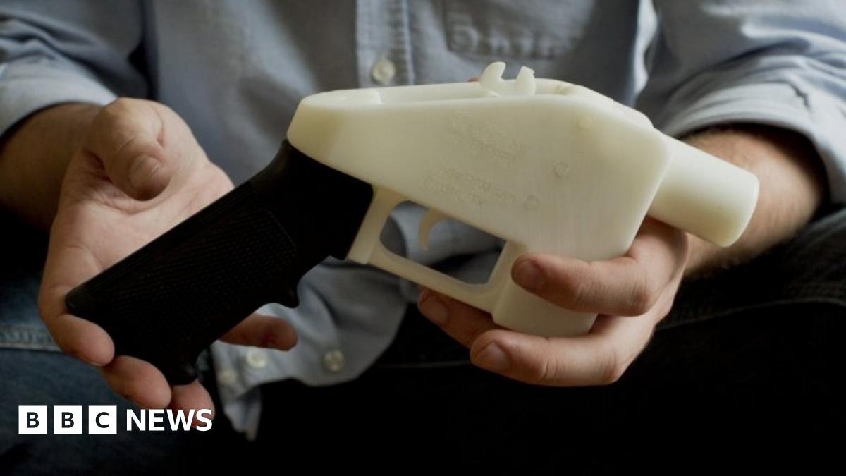 US Senate votes to ban plastic guns for 10 more years - BBC News