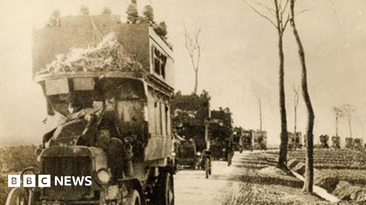 'Unsung' London war bus brought back to life - BBC News
