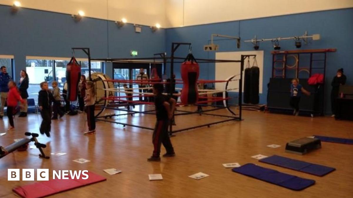Proceeds of crime money given to West Midlands boxing clubs - BBC News