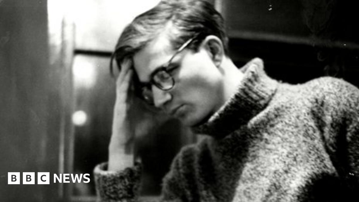 Colin Wilson, author of The Outsider, dies aged 82 - BBC News