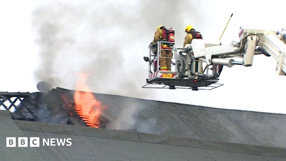 Fireman injured in 'suspicious' Stanley fire - BBC News