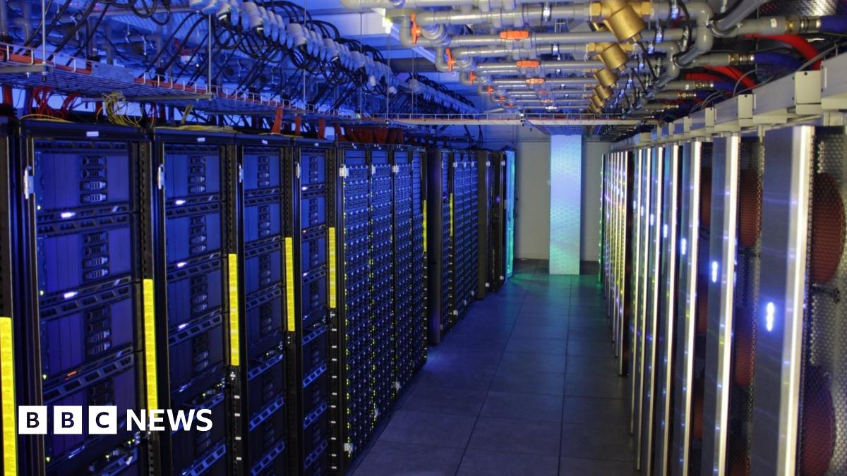 'Greenest' supercomputer unveiled at Cambridge University - BBC News