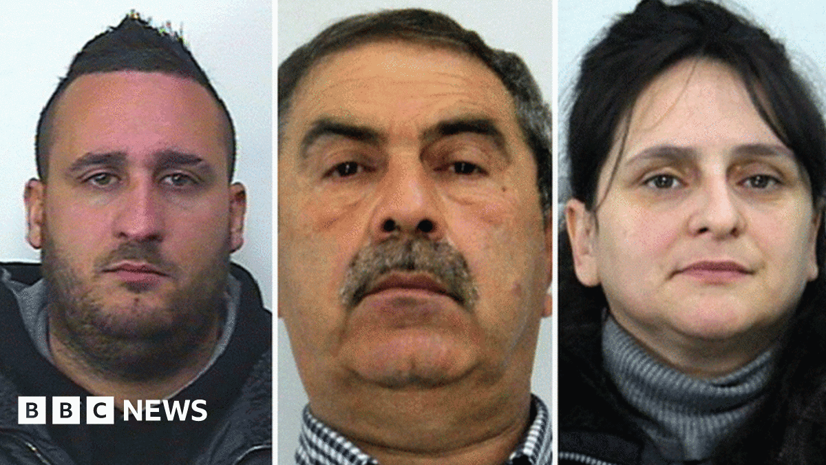 Family of top Mafia 'godfather' arrested in Sicily - BBC News