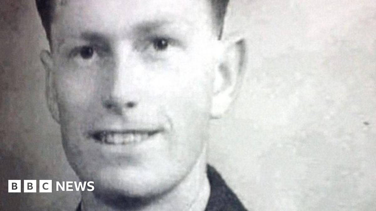 Essex bombing veteran Stan Franks saved from pauper's funeral - BBC News