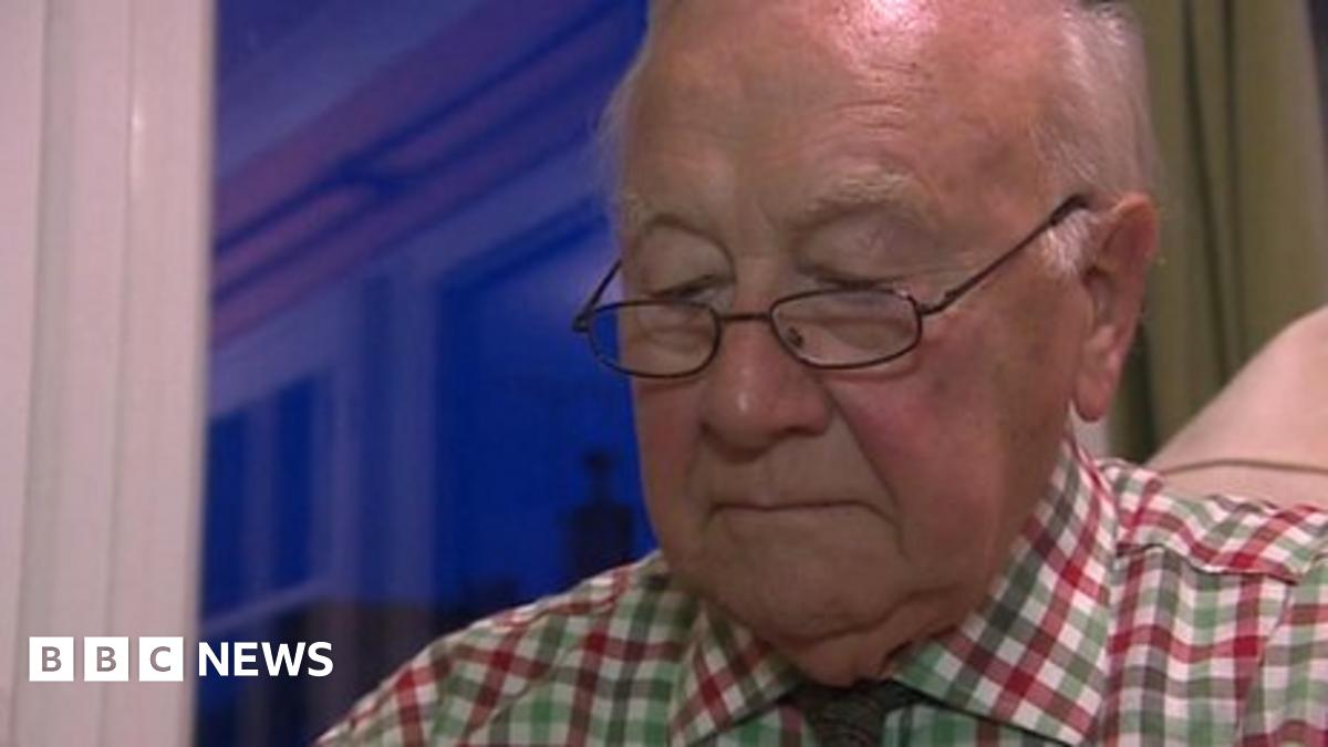 Ex-Cardiff hospital boss Russell Hopkins says NHS a 'mess' - BBC News