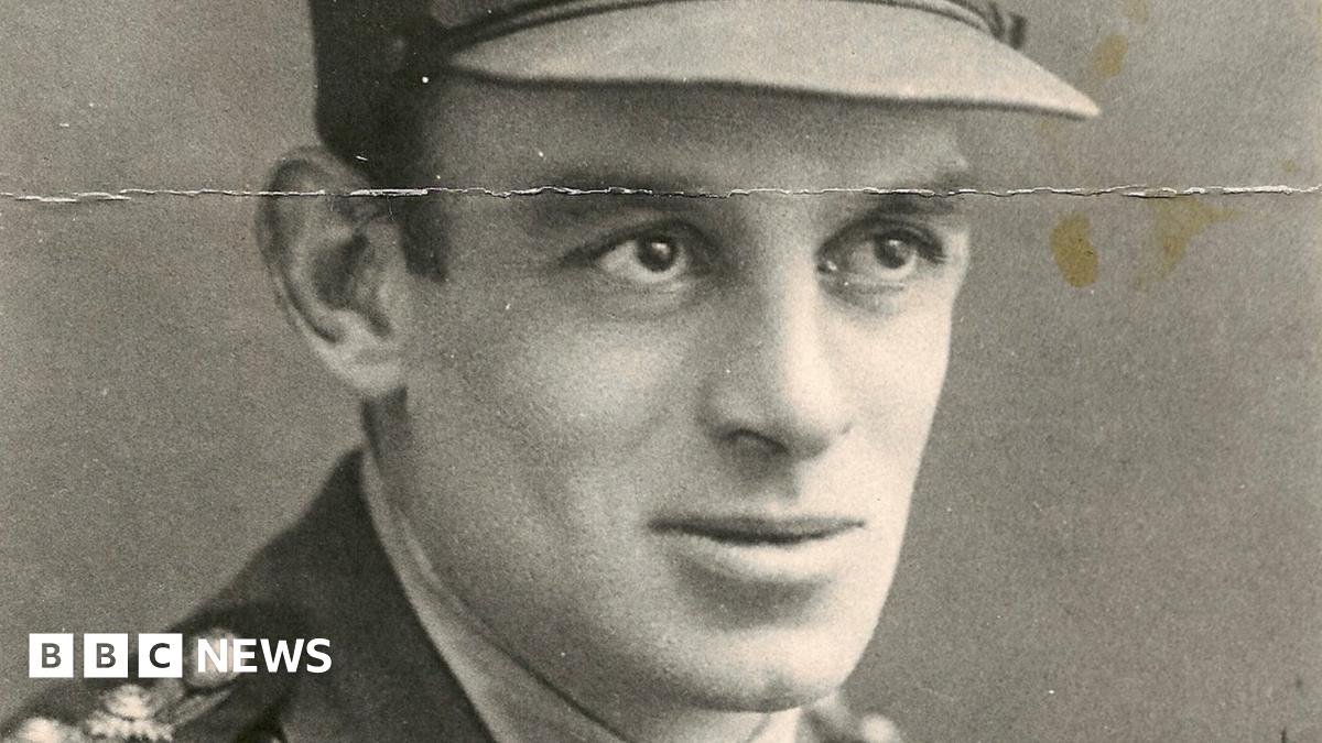 Woodbine Willie: Taking God and cigarettes to the frontline - BBC News