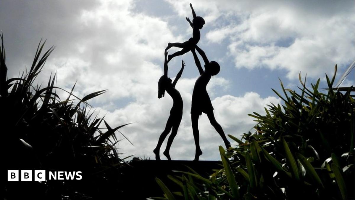Your pictures: Statues - BBC News