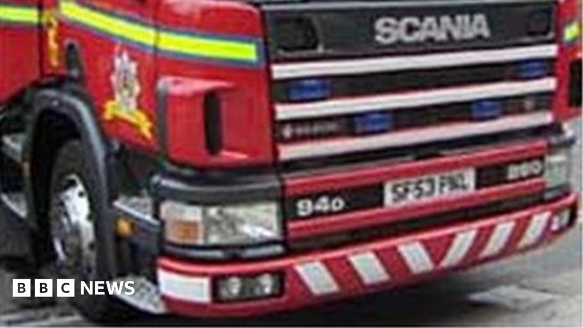 Witness appeal after bus set on fire in Edinburgh - BBC News