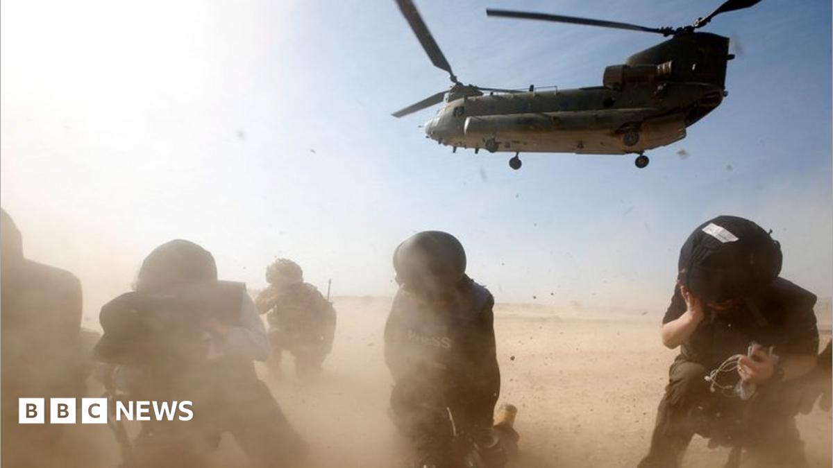 Day in pictures: 17 December 2013 - BBC News