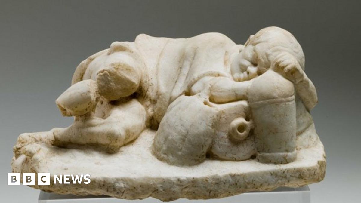 Vatican to open poignant ancient Roman cemetery - BBC News