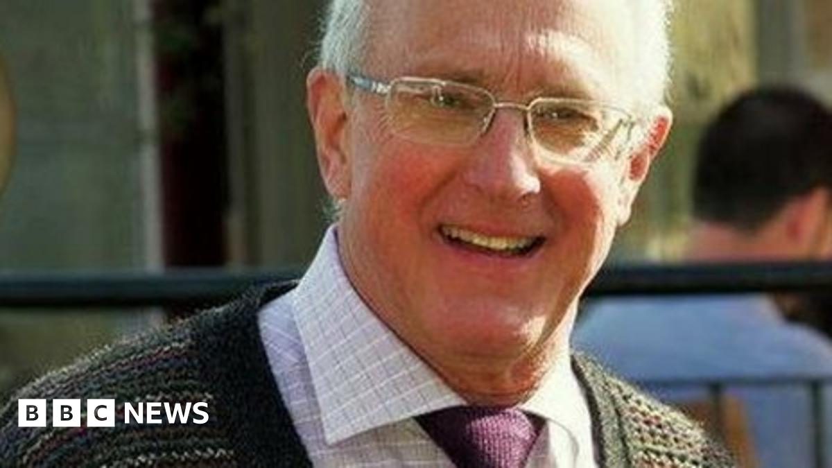 Alan Greaves murder: Anniversary service at site of killing - BBC News