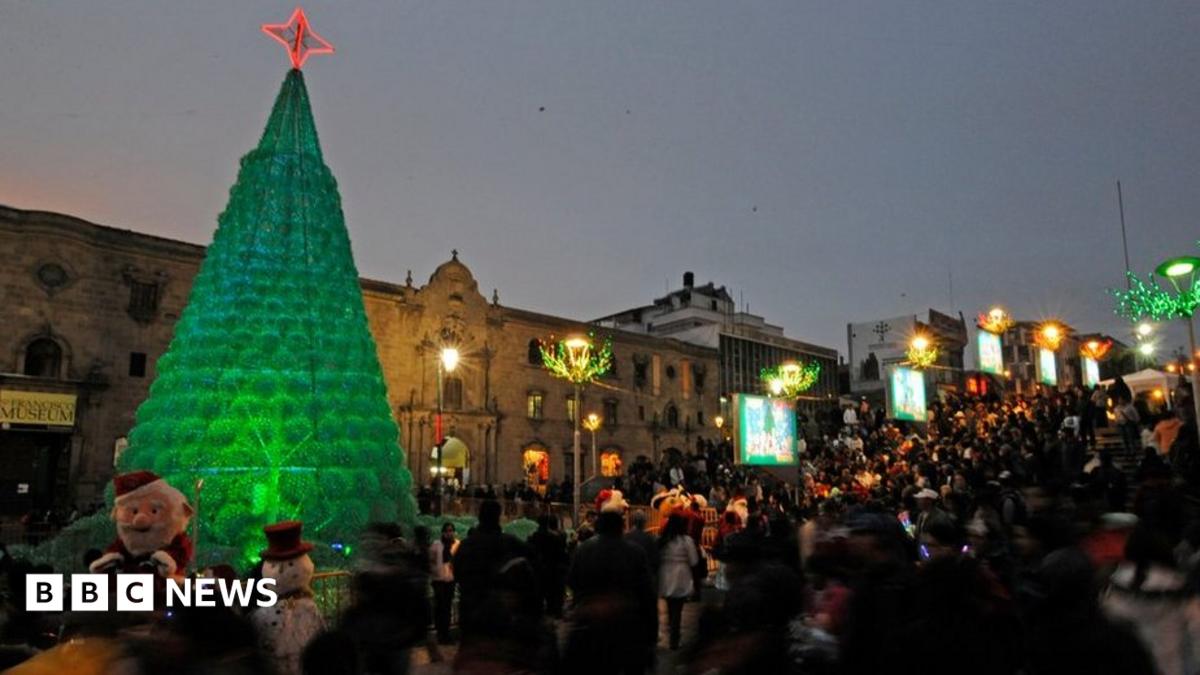 Day in pictures: 19 December 2013 - BBC News