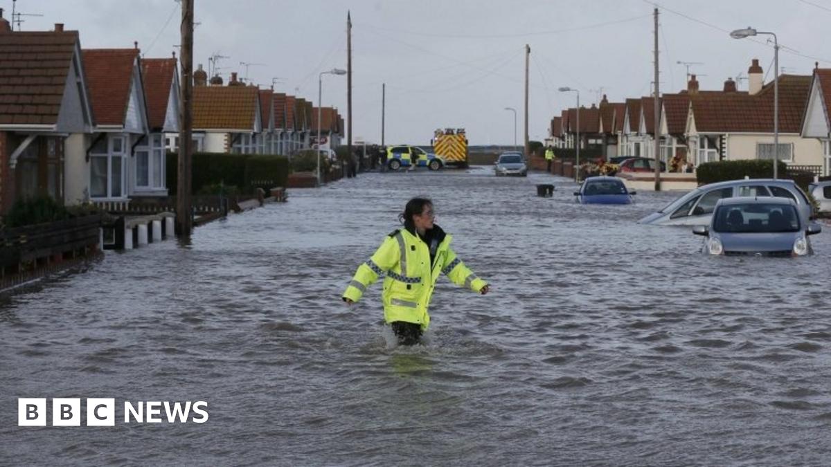 Rhyl flood home repairs to keep residents out for 10 months - BBC News