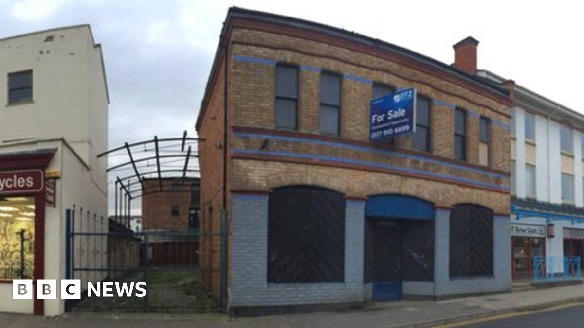 Cheltenham Axiom: Benefactor issues community plea - BBC News