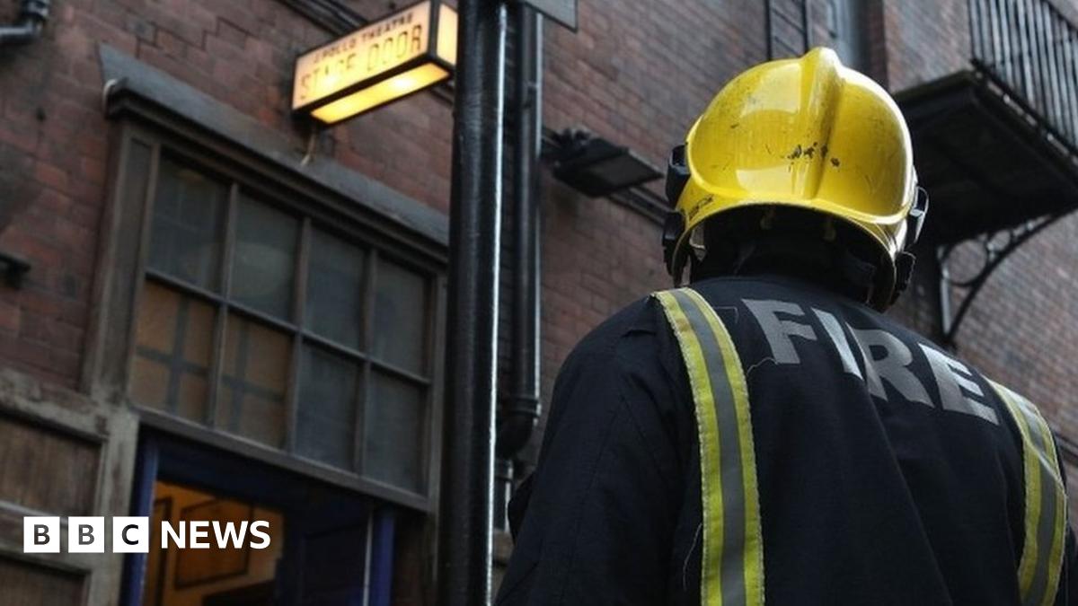 In pictures: Day after Apollo Theatre ceiling collapse - BBC News