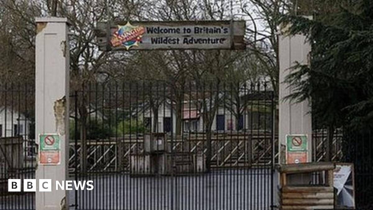 Chessington theme park remains closed after fire - BBC News