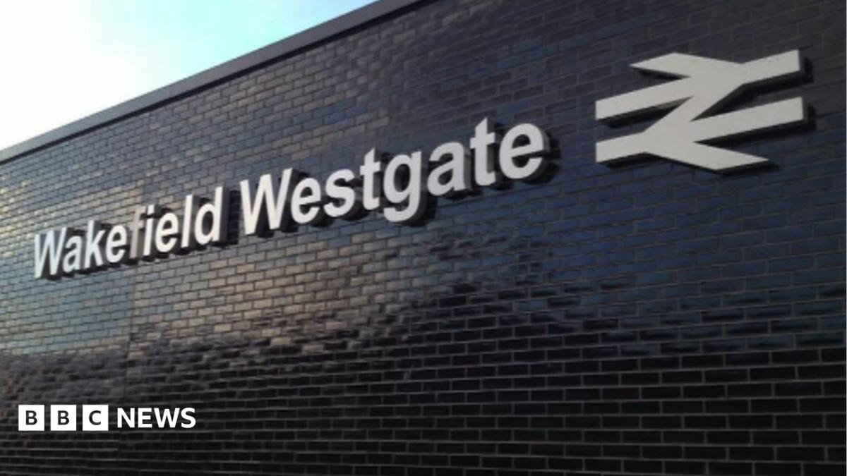 Wakefield's new £8m railway station opens - BBC News
