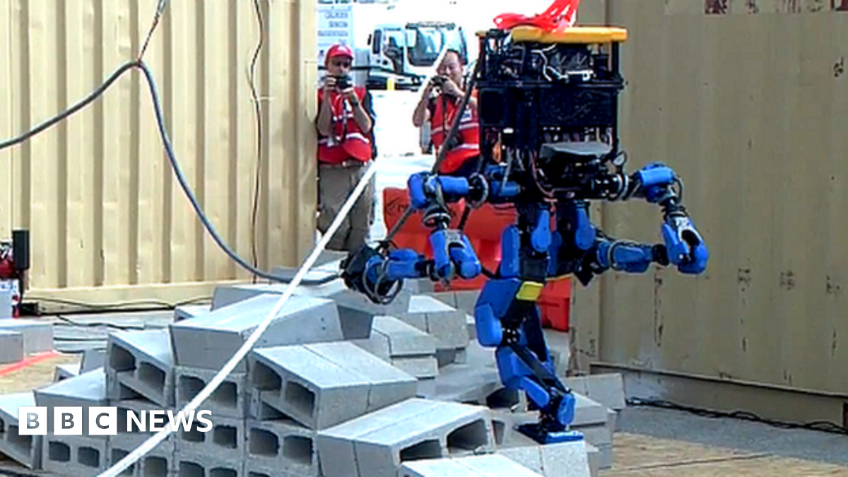 Google's Schaft robot wins Darpa rescue challenge - BBC News