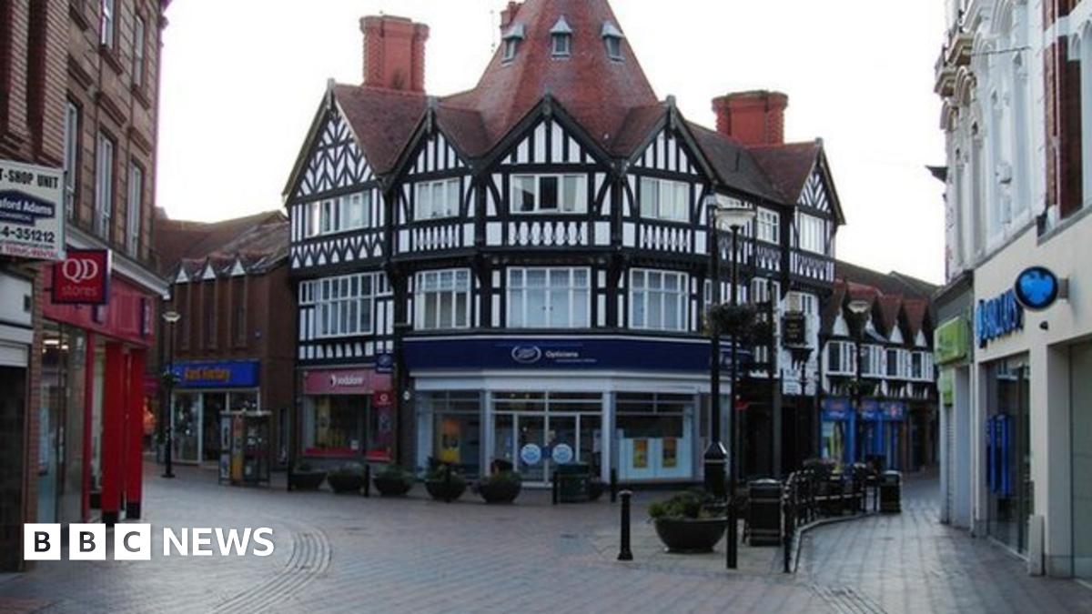 University hopes to boost Wrexham's high street trade - BBC News