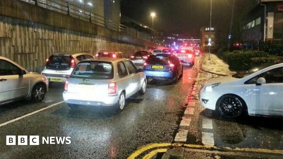 Reading IDR shut as safety precaution owing to weather - BBC News