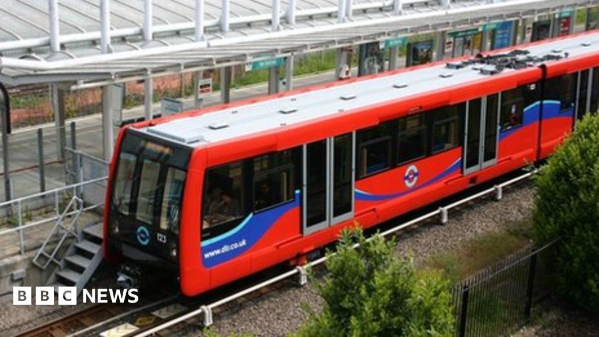DLR staff to be balloted for strike over pay - BBC News
