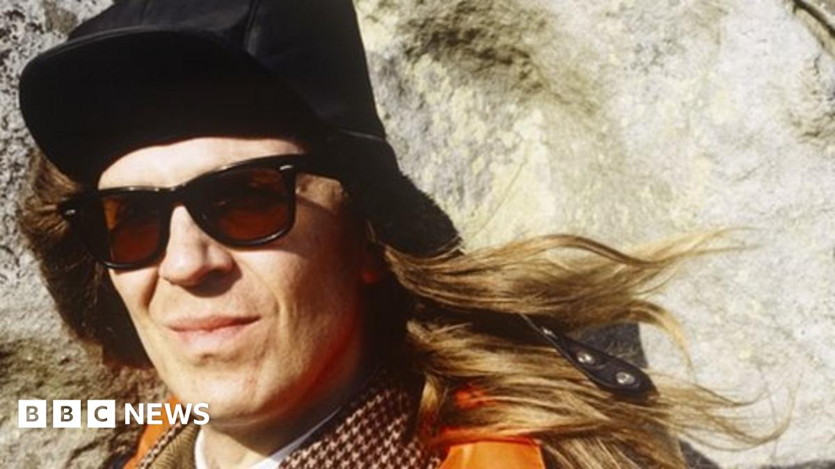 Julian Cope cancels Belfast gig due to 'security concerns' - BBC News