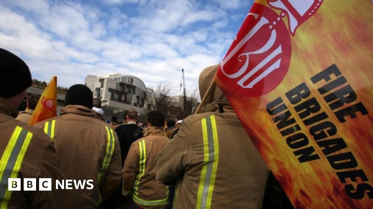 Firefighters stage strike in pensions dispute - BBC News
