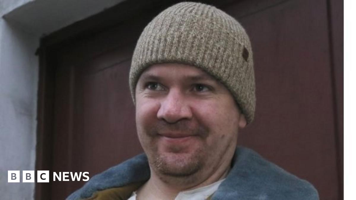 Greenpeace protester Anthony Perrett to return to Wales - BBC News