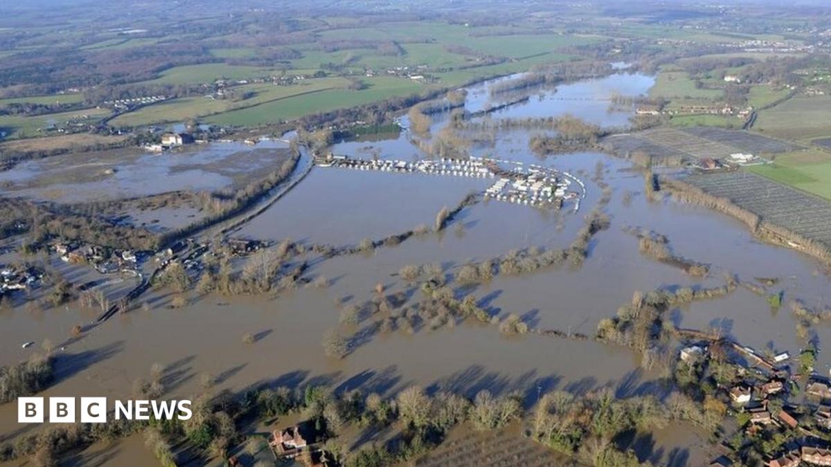 In pictures: Parts of Kent hit by floods - BBC News