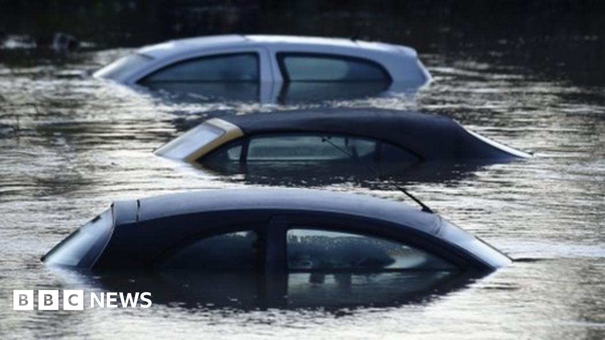 More storms ahead as thousands still without power - BBC News