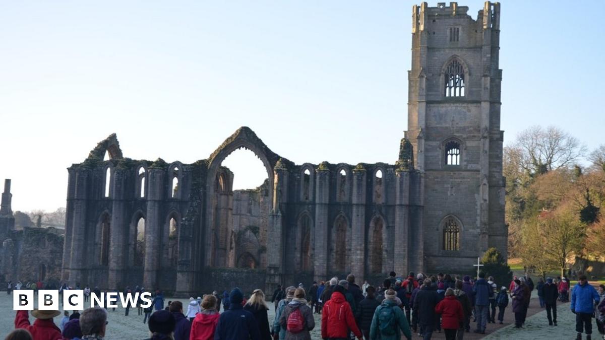 Bishop John Packer's' pilgrimage send-off - BBC News