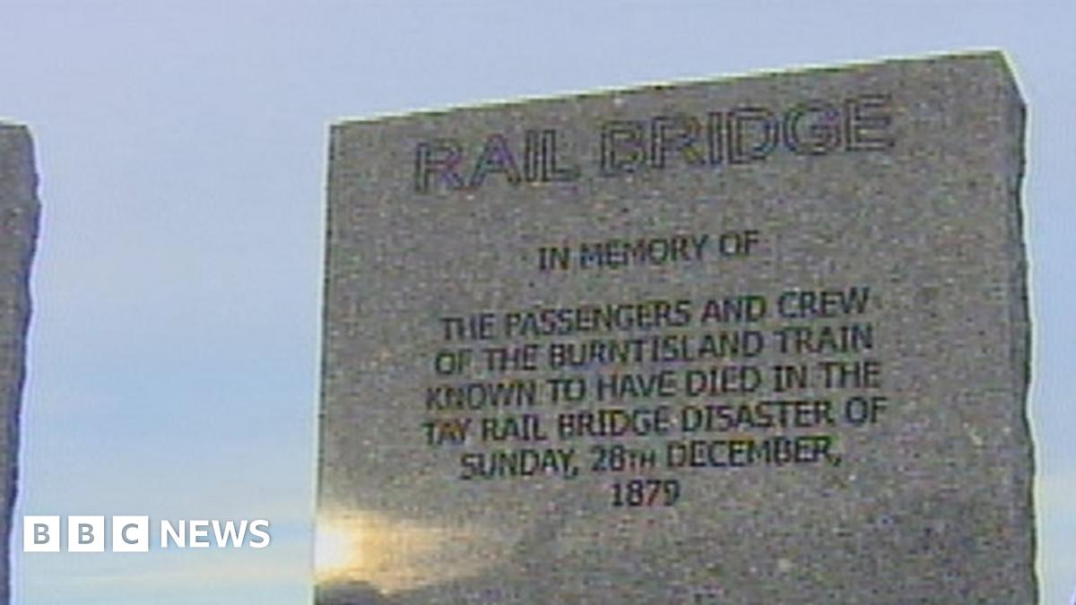 Memorials for those killed in Tay Bridge disaster - BBC News