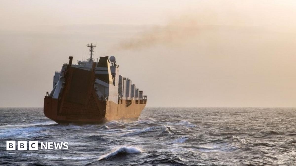 Syria crisis: Ships return as chemical removal slips - BBC News