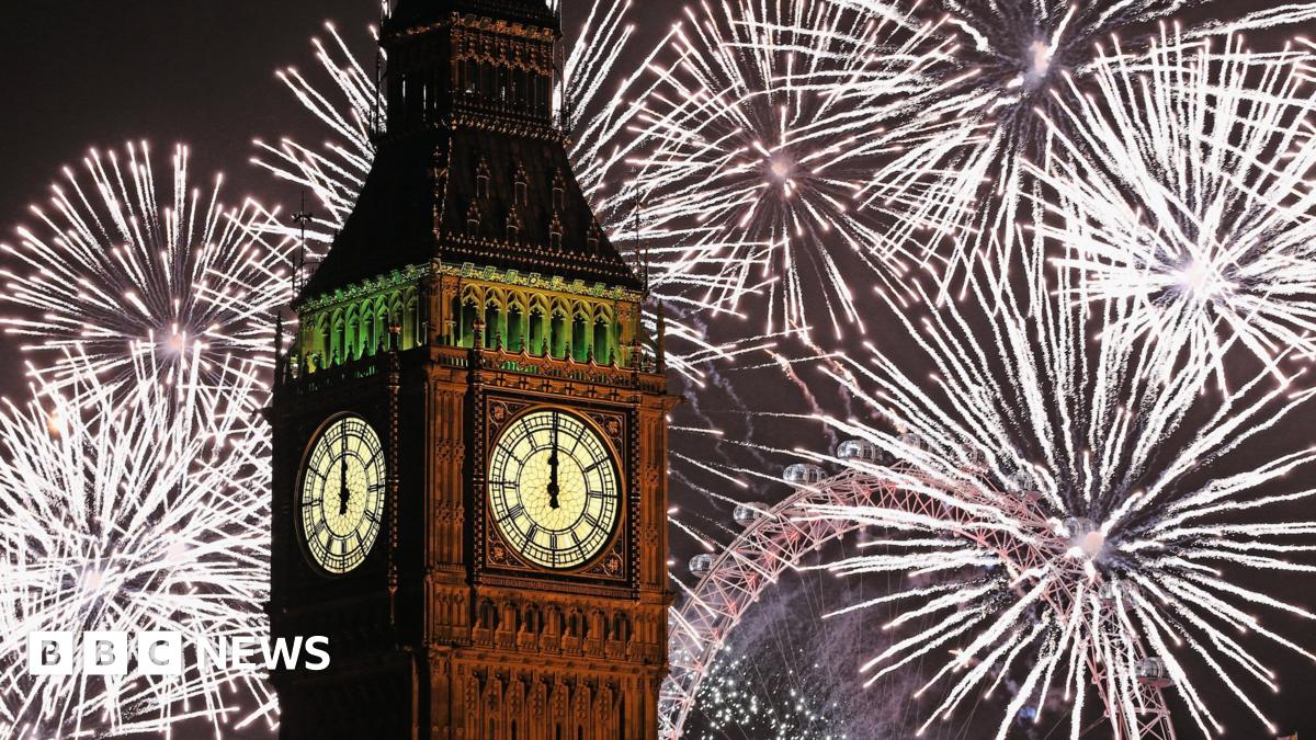 In pictures: UK sees in 2014 with a bang - BBC News