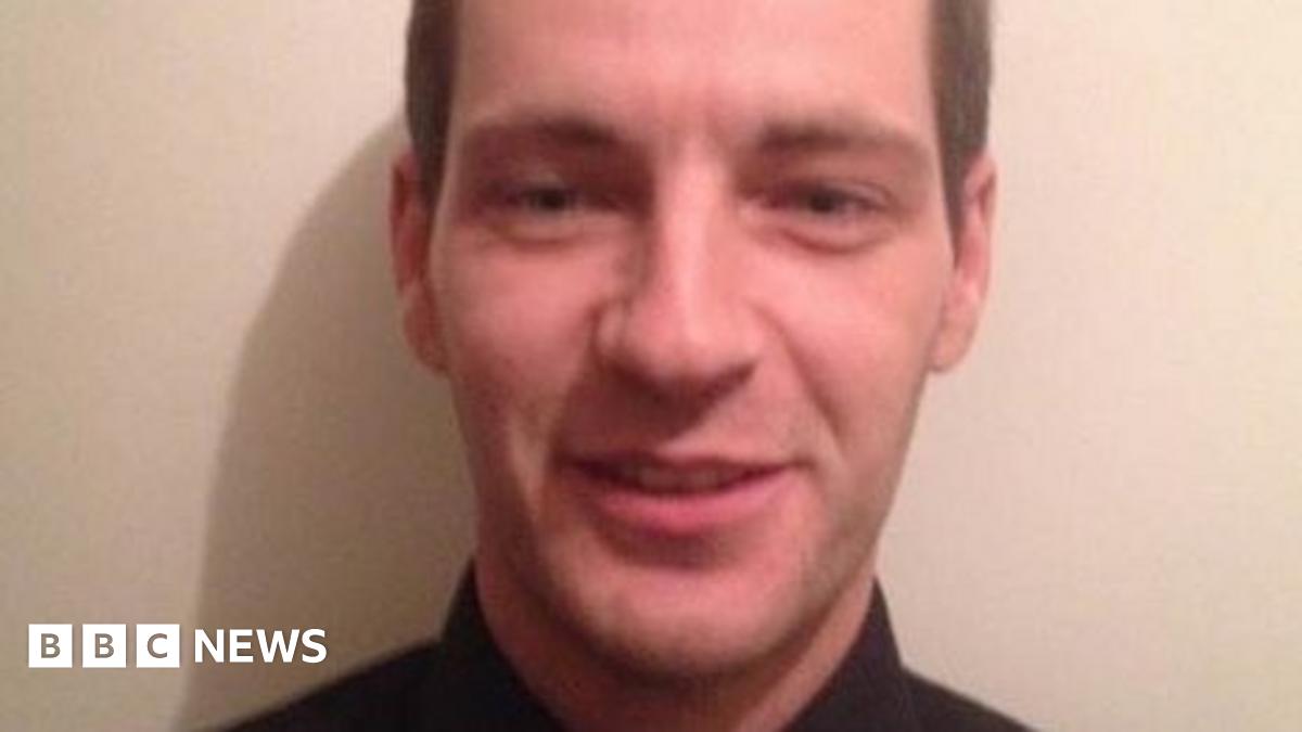 Mark Barnes: Concerns over missing Southend man - BBC News
