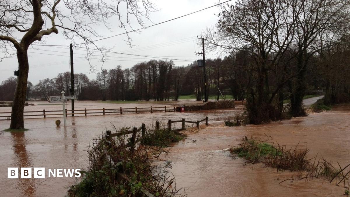 Devon floods: Severe weather prompts several rescues - BBC News