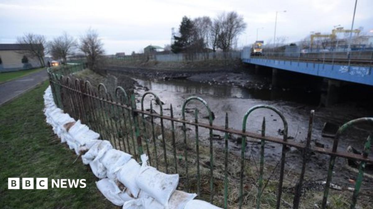 NI floods warning: Coastal areas hit but Belfast escapes - BBC News