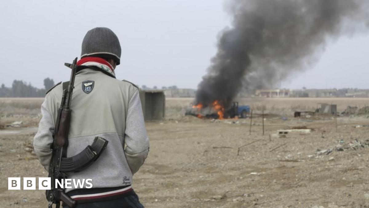Iraq militants 'still control parts of western cities' - BBC News