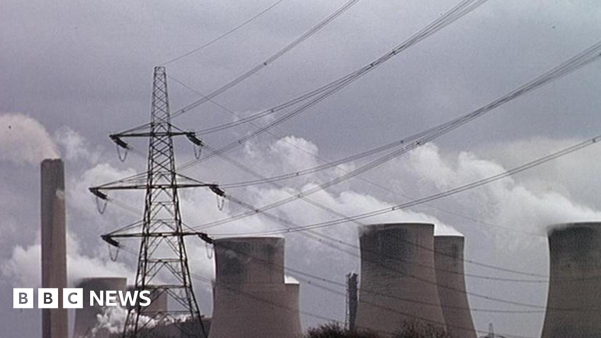 Scottish Power cuts prices for standard tariff customers - BBC News