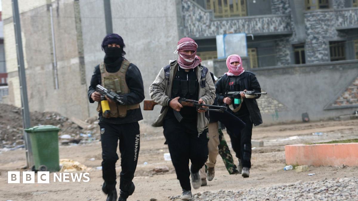 Iraq violence: PM urges Fallujah to oust militants - BBC News