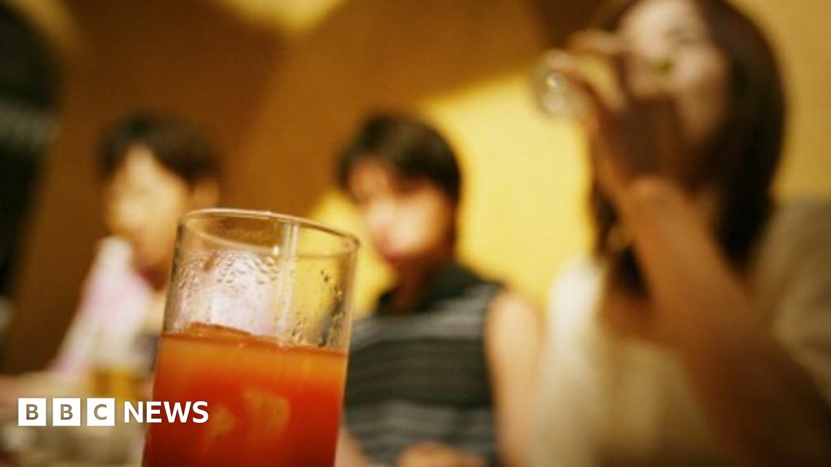 The rise of the young non-drinkers - BBC News