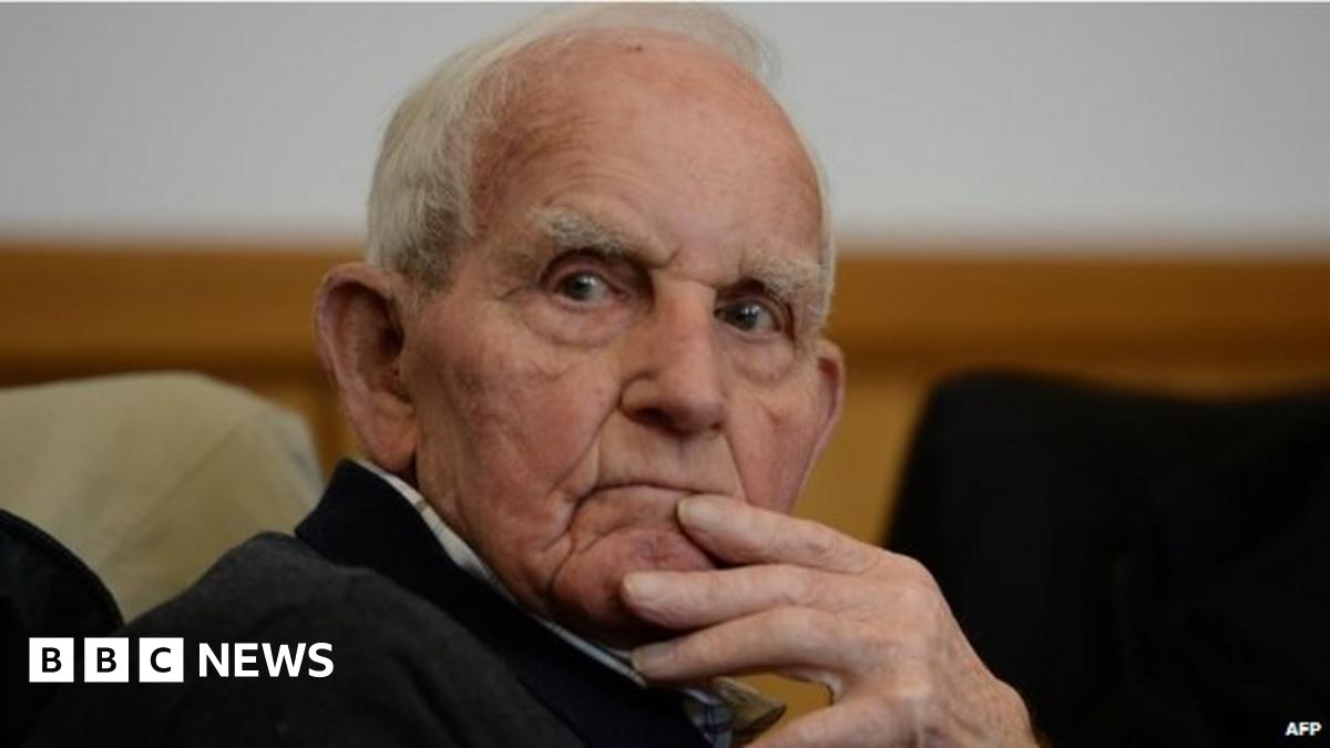 Nazi murder trial: Judge drops case against Siert Bruins - BBC News