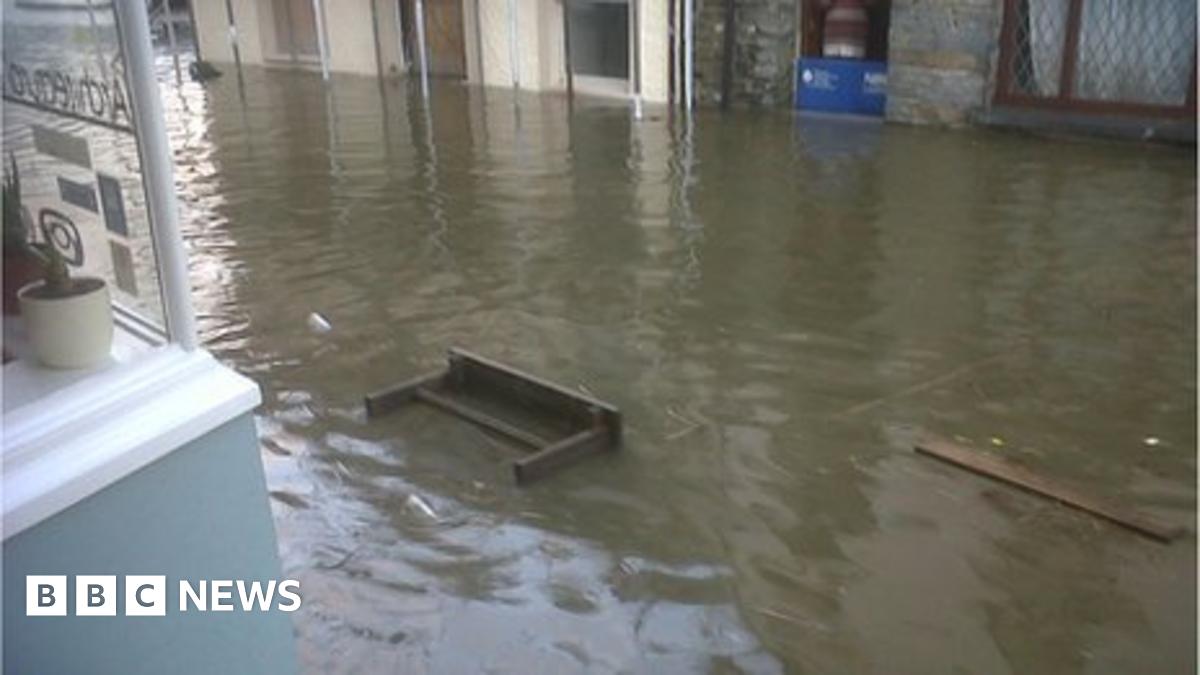 Cardigan flood victims get £8,000 from local donations - BBC News