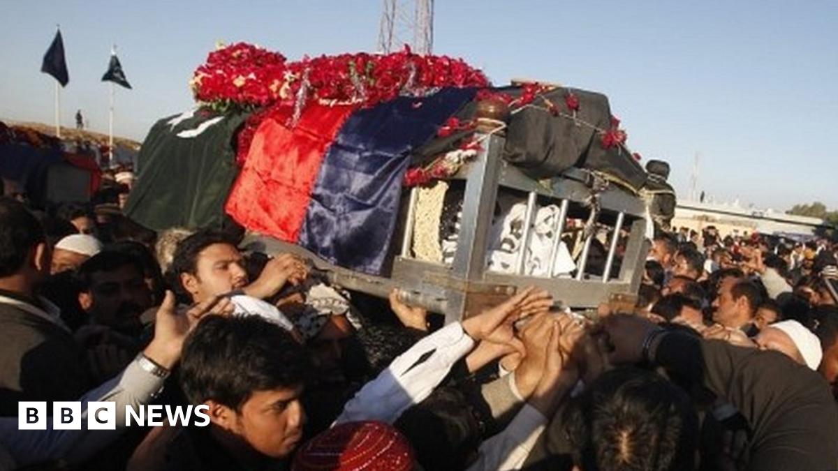 Chaudhry Aslam: Funeral held in Pakistan for policeman - BBC News