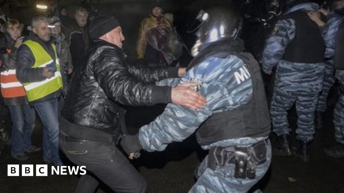 Profile: Ukraine's firebrand ex-minister Lutsenko - BBC News